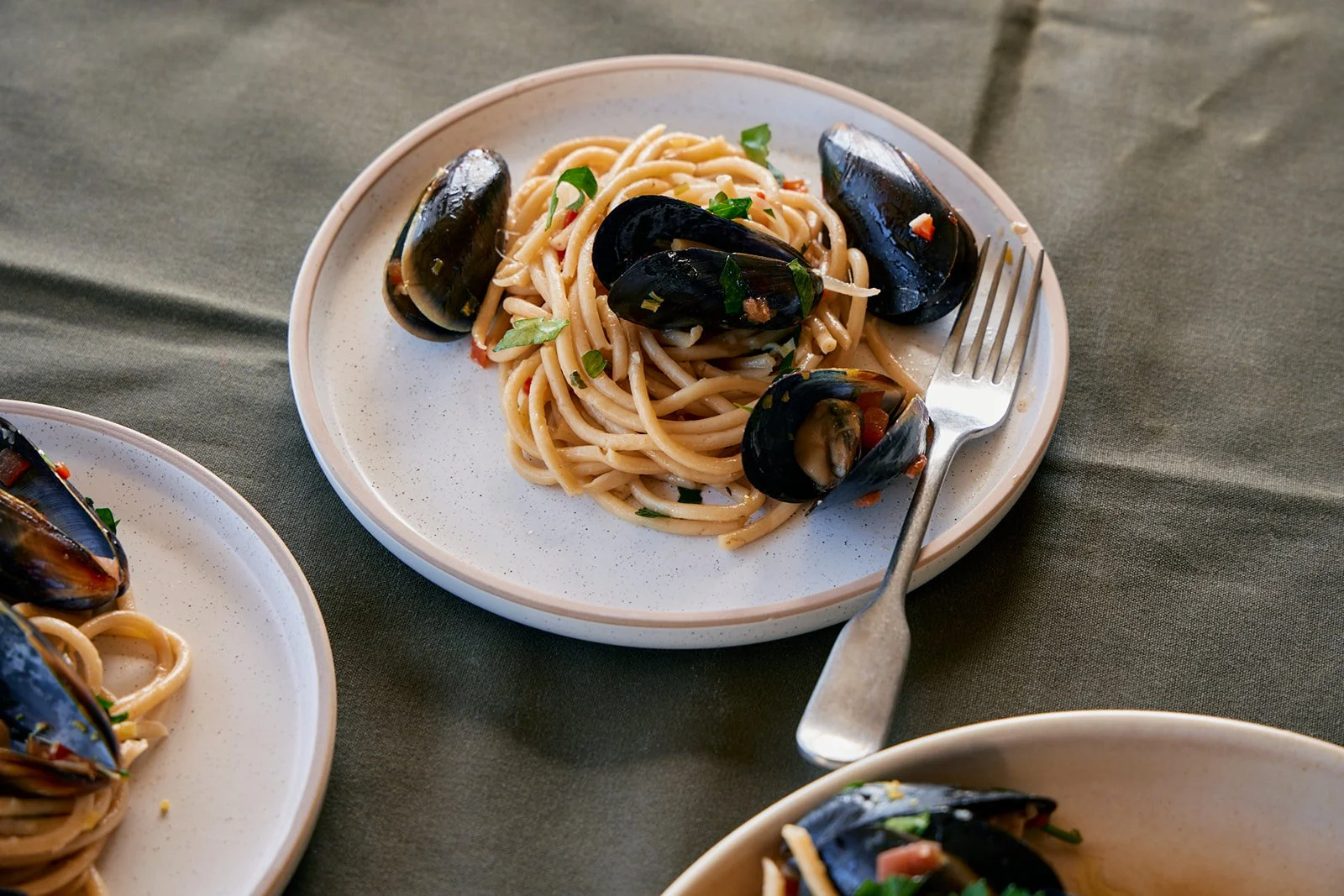Spaghetti Mussels Bianco — Farm to Fork