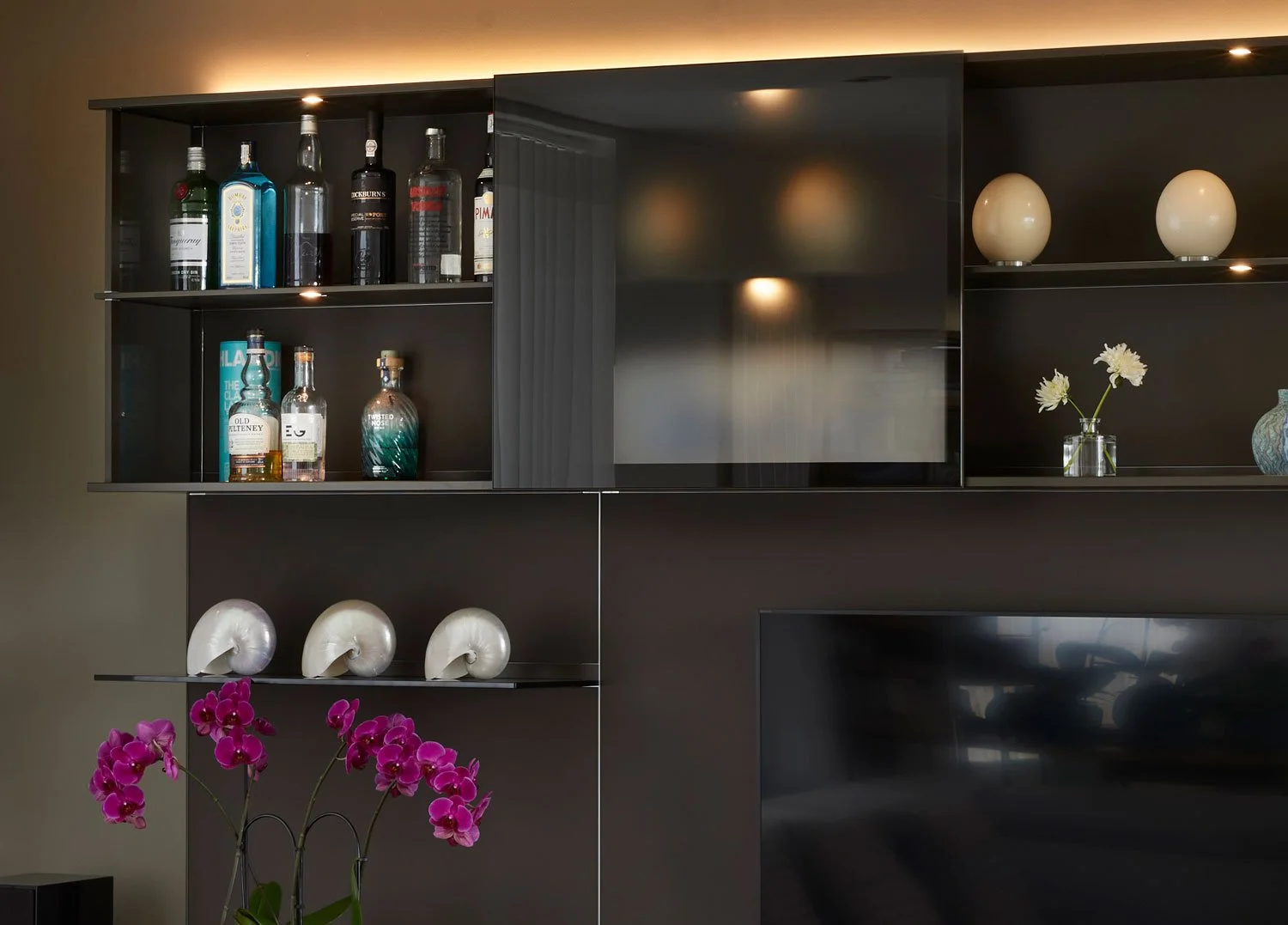 Hobson's Choice | Contemporary TV display and media unit - Rimadesio Abacus