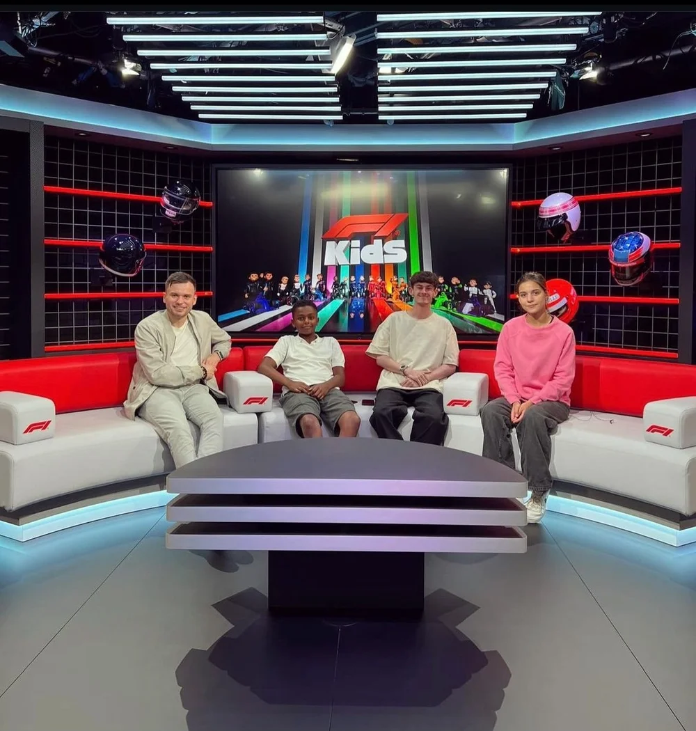 BTS of Formula 1 commentating with Scarlett Archer — WE ARE GIRLS IN SPORT