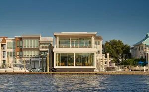 THE COMMODORE CLUB