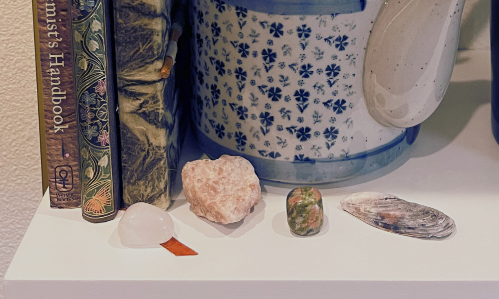 How to Create an Herbal Altar: Essential Tips for Crafting a Spiritual ...