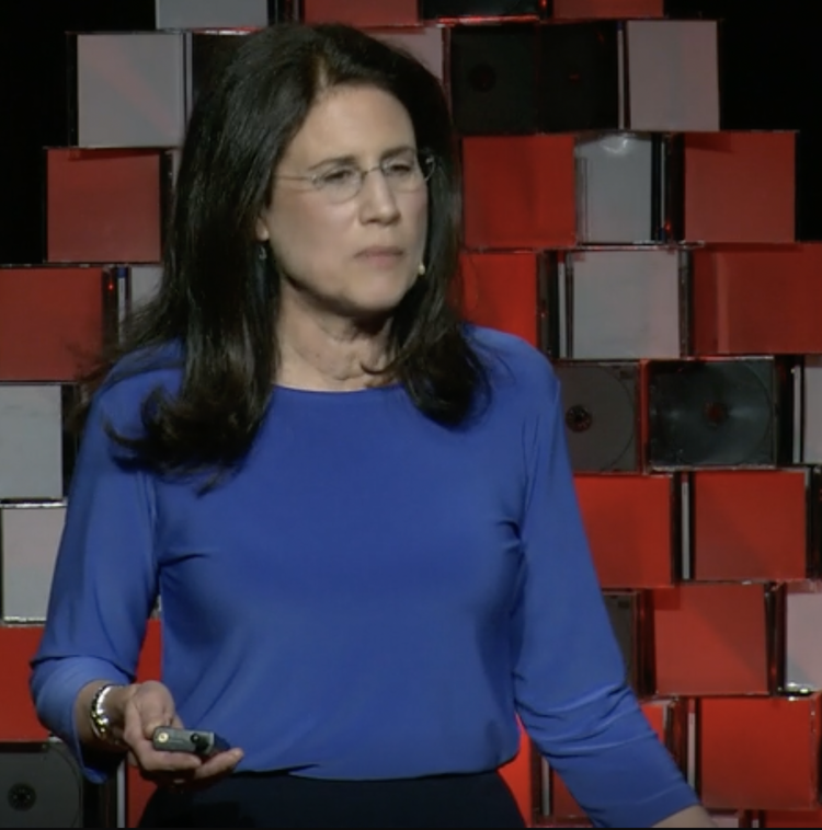 What to Wear on Stage: 7 Public Speaking Outfit Mistakes to Avoid ...