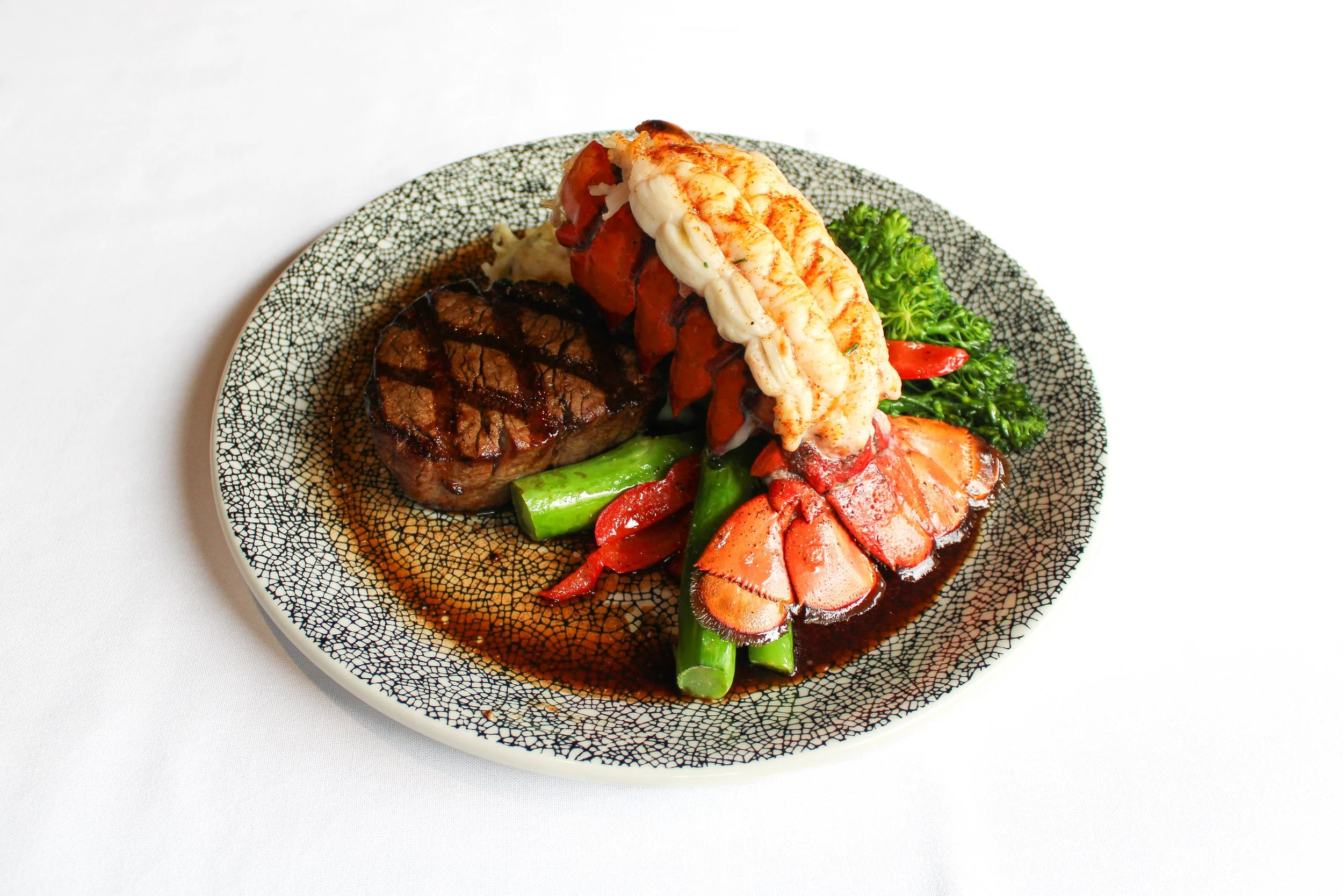 Leo's Seafood Restaurant & Bar - Grand Rapids, Michigan