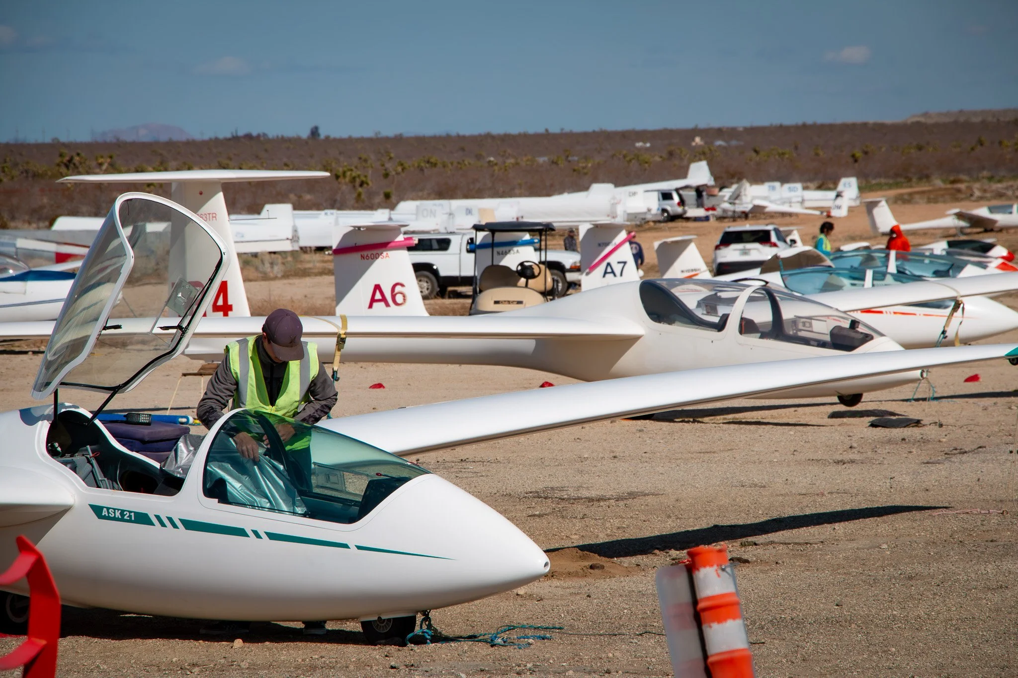 Pilot Services — Soaring Academy - Southern California Glider Flight School