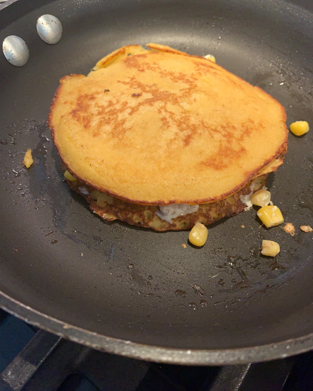 Cachapas rellenas de pollo, queso y maiz — The Building Mom