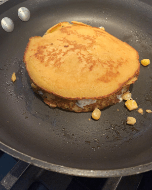 Cachapas rellenas de pollo, queso y maiz — The Building Mom