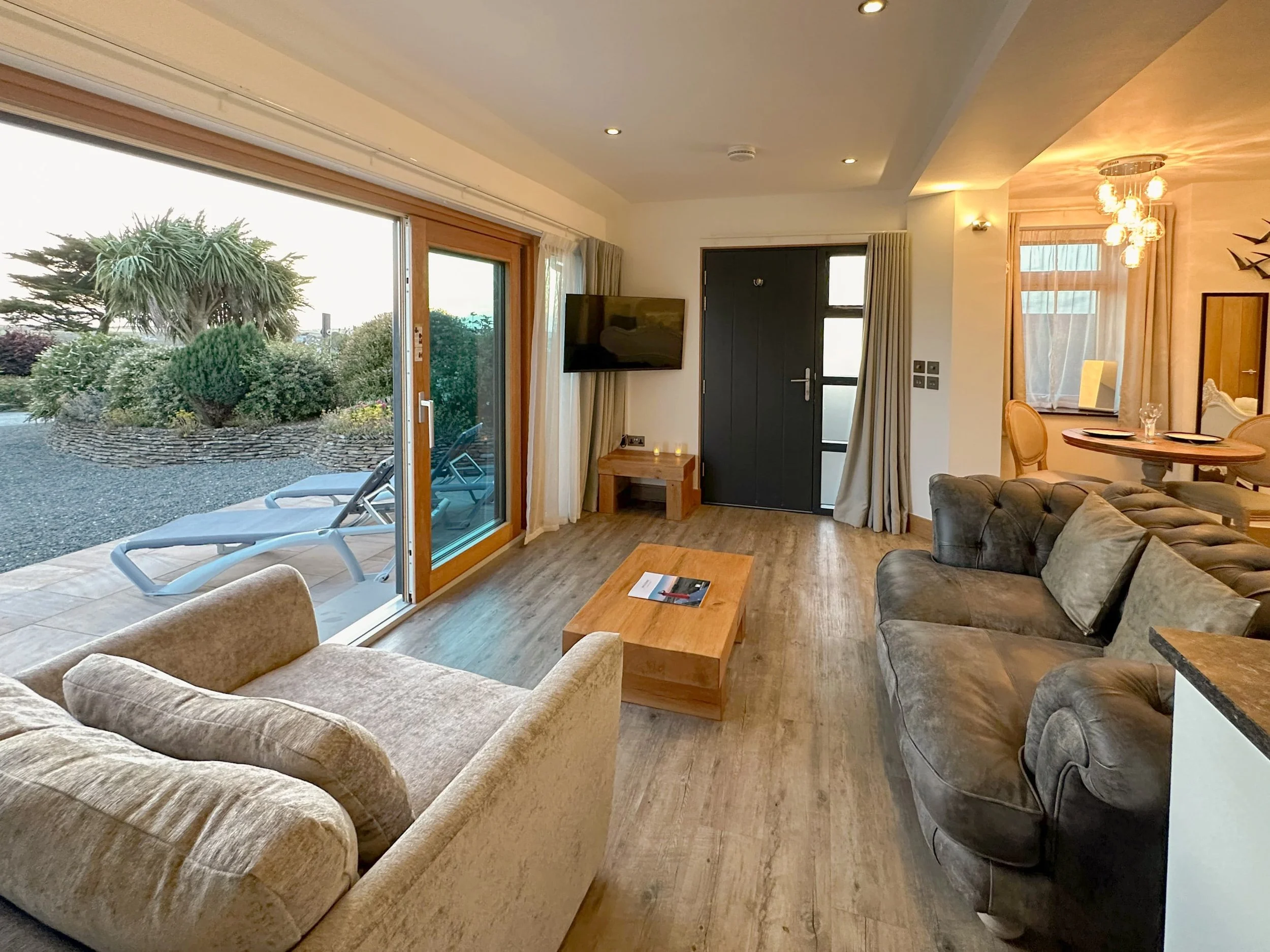 Bijou - luxury apartment with spa-bath for two — Wooldown Holiday Cottages