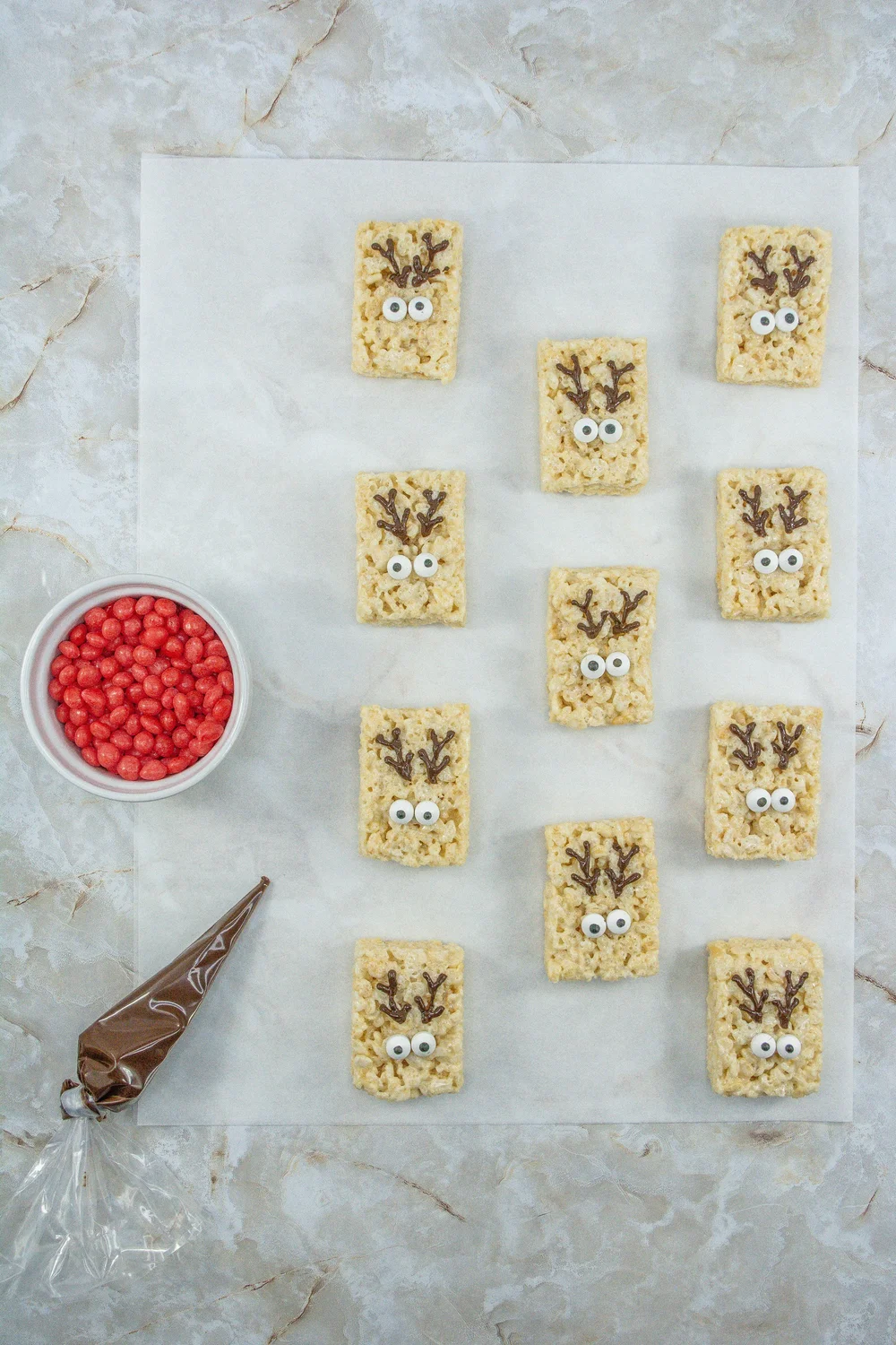 Easy Reindeer Rice Krispie Treats Christmas Recipe — xoxoerinsmith.com