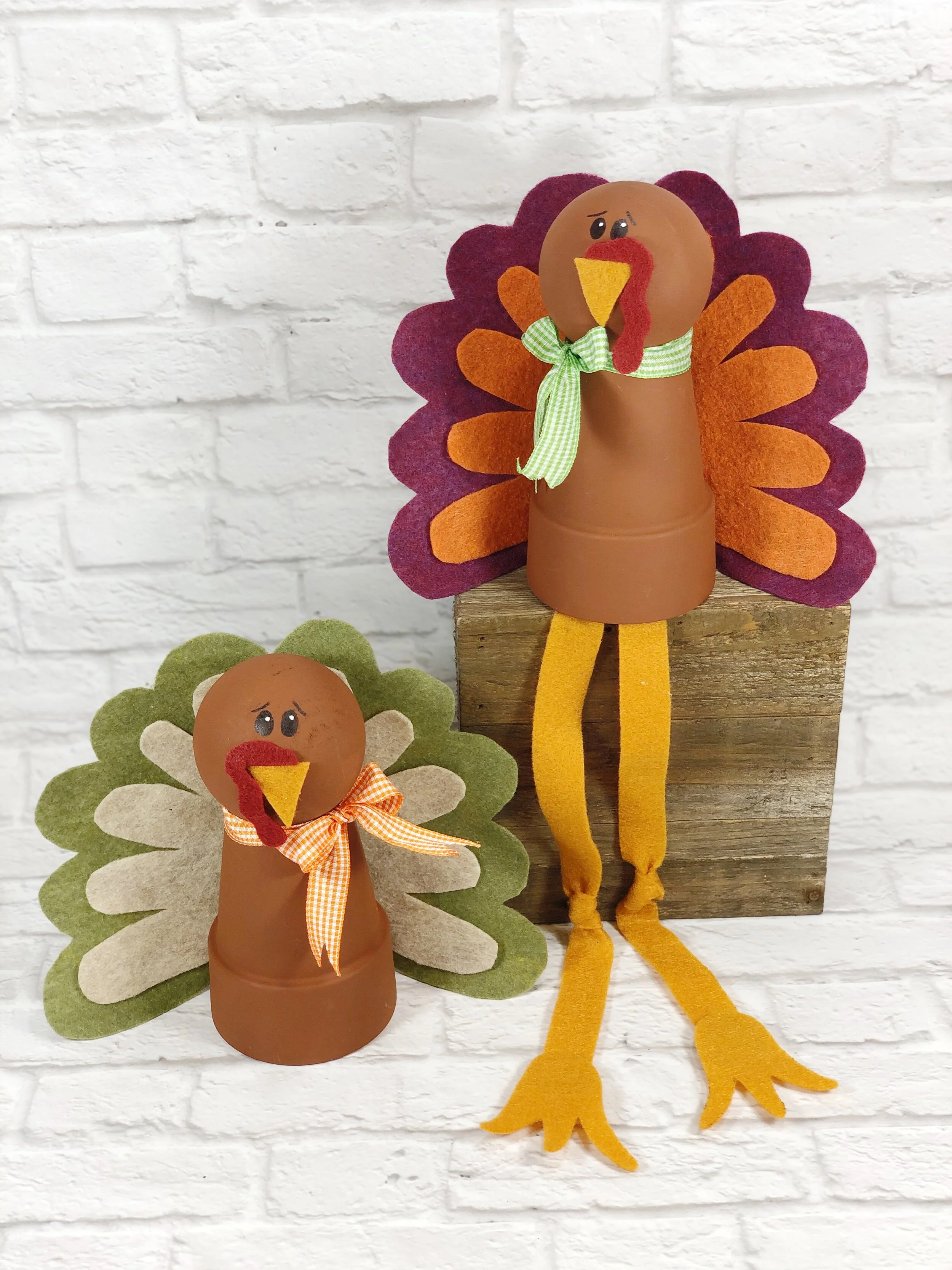 Thanksgiving Clay Pot Turkey Easy DIY Craft for Kids — xoxoerinsmith.com