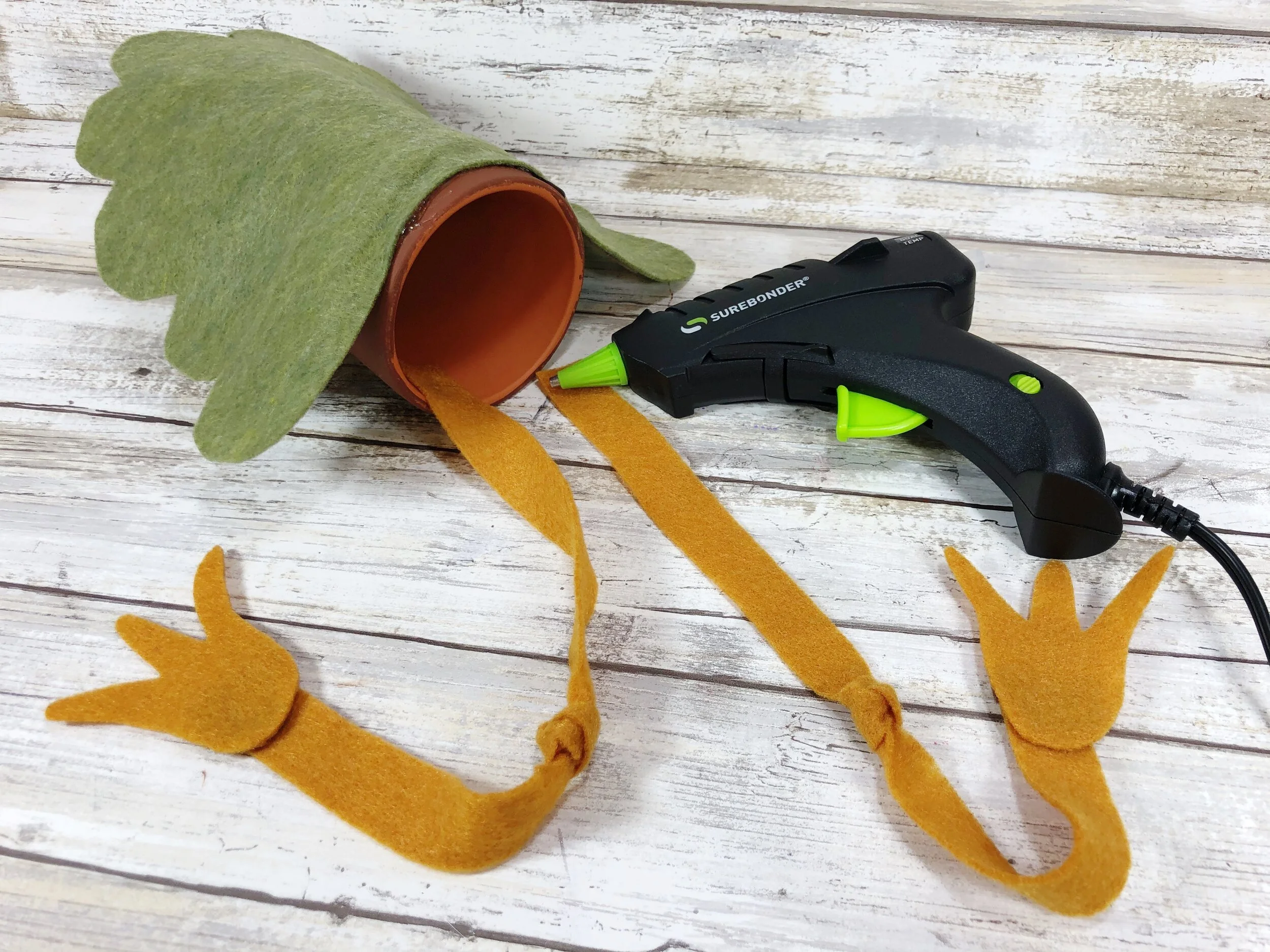 Thanksgiving Clay Pot Turkey Easy DIY Craft for Kids — xoxoerinsmith.com