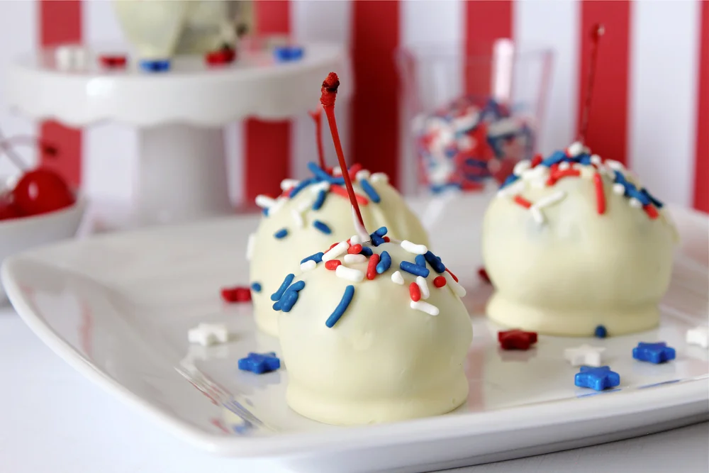 Easy No Bake Cherry 4th of July Dessert Cake Bomb Recipe — xoxoerinsmith.com
