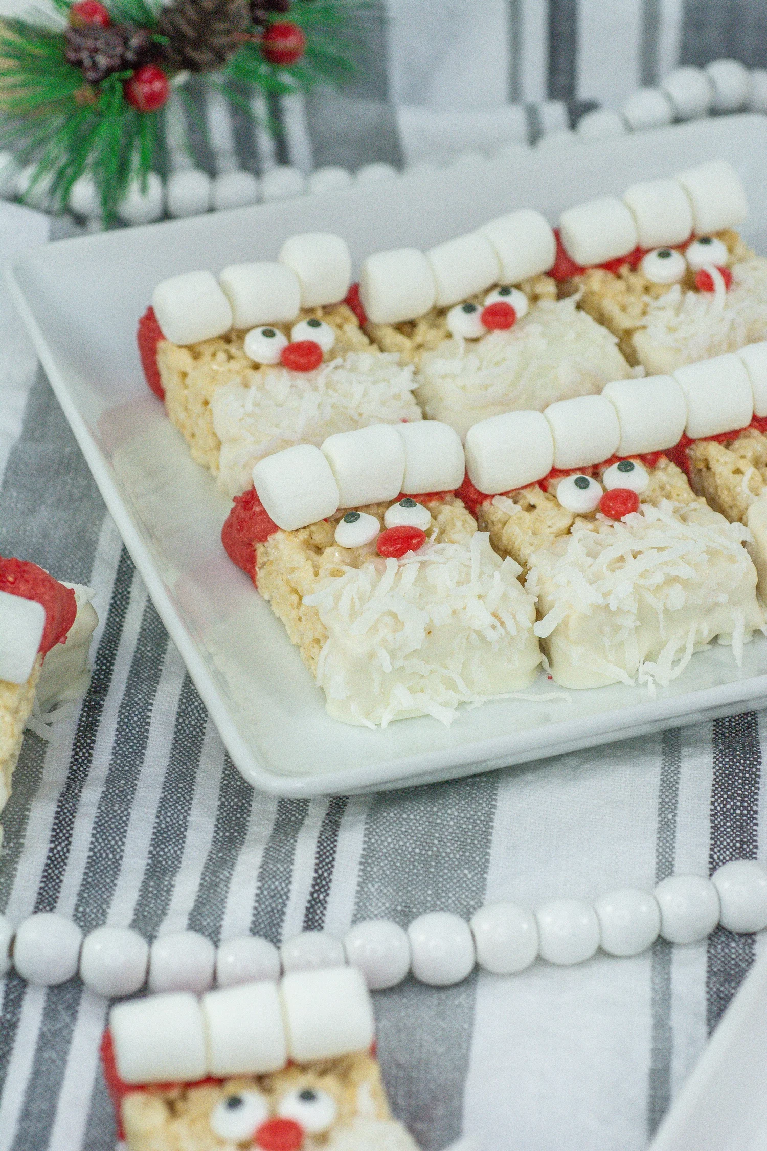 Simple Santa Claus Hat Rice Krispie Christmas Treats Recipe ...