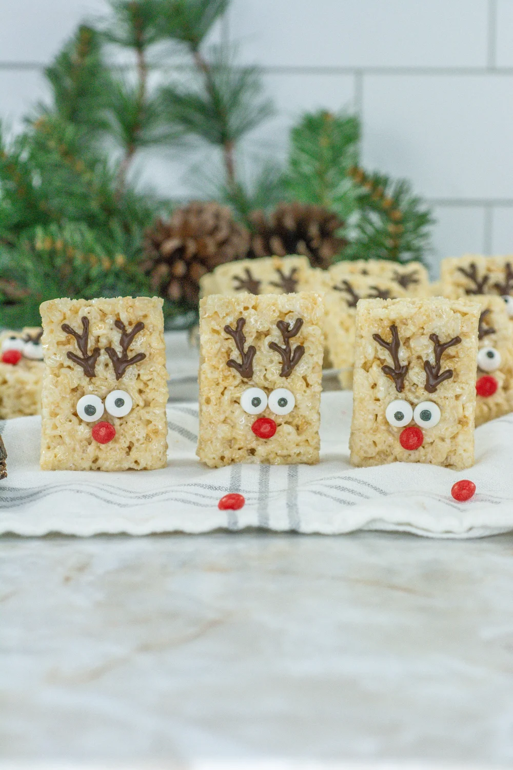 Easy Reindeer Rice Krispie Treats Christmas Recipe — xoxoerinsmith.com