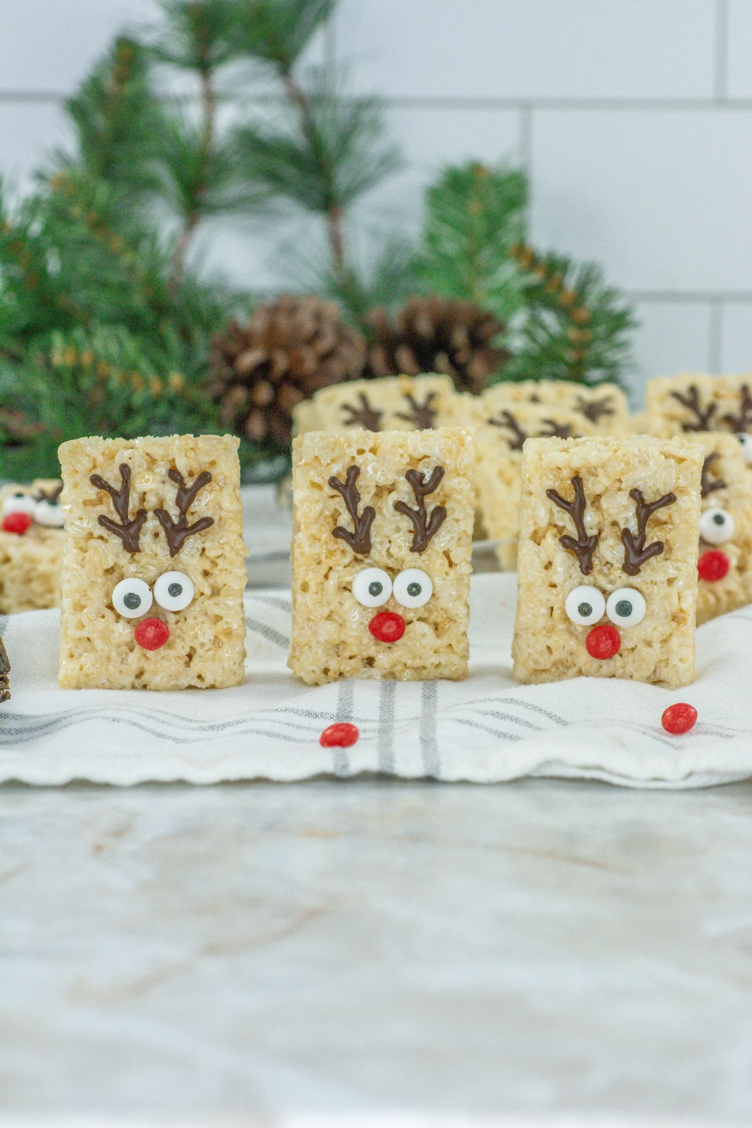 Easy Reindeer Rice Krispie Treats Christmas Recipe — xoxoerinsmith.com
