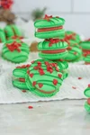 Grinch Inspired Macarons Best Holiday Christmas Recipe — xoxoerinsmith.com
