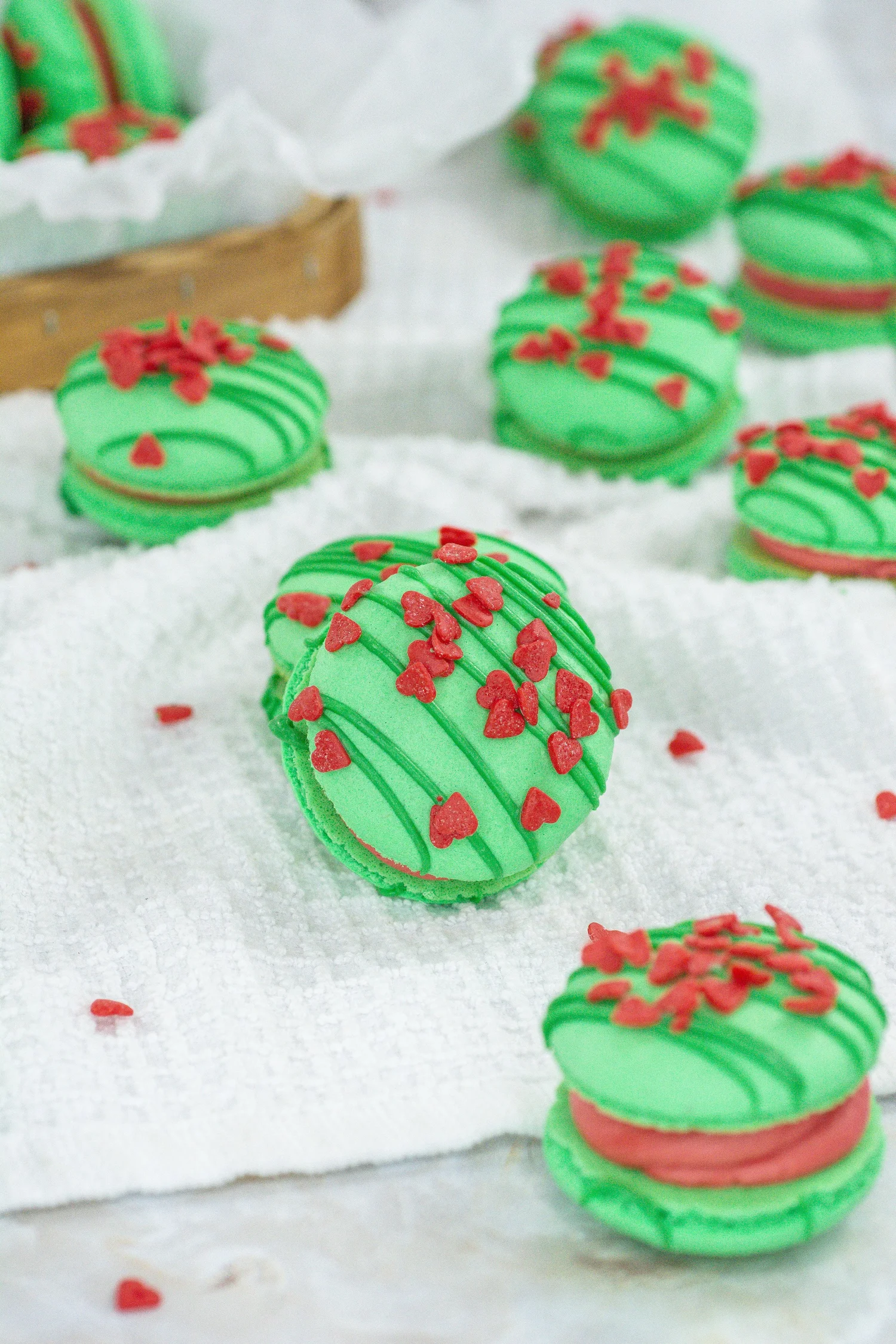 Grinch Inspired Macarons Best Holiday Christmas Recipe — xoxoerinsmith.com