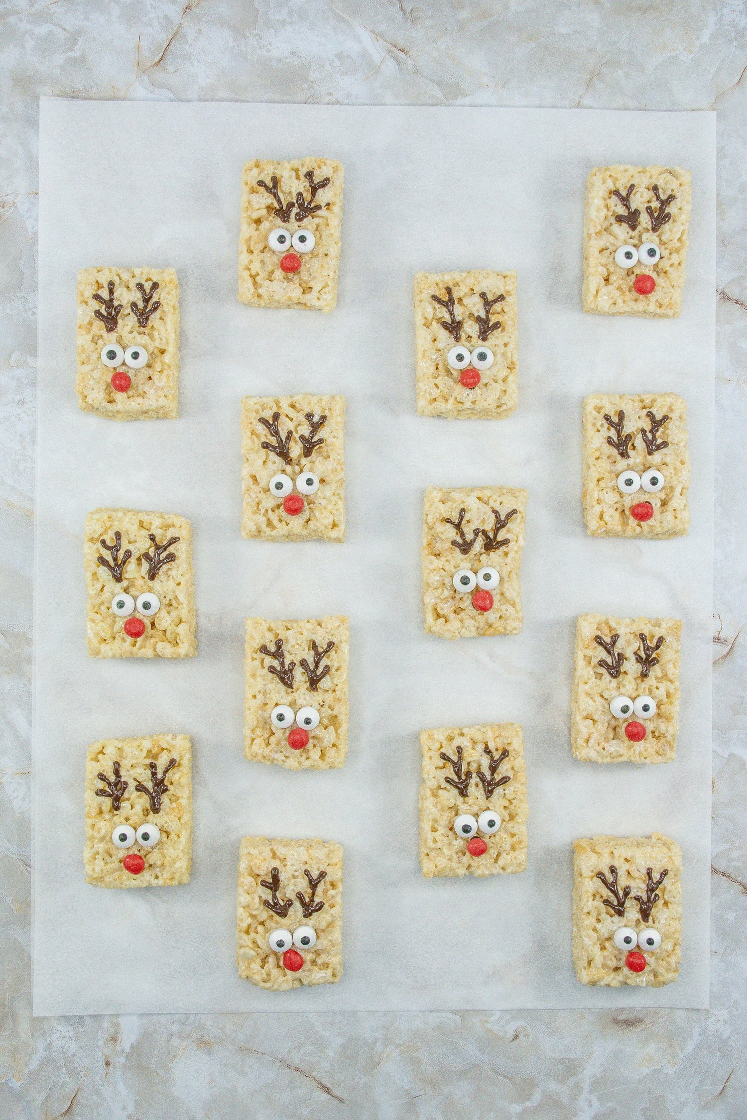 Easy Reindeer Rice Krispie Treats Christmas Recipe — xoxoerinsmith.com