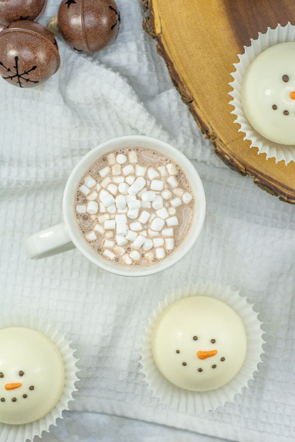 Melting Snowman Hot Chocolate Bombs Easy Winter Recipe — xoxoerinsmith.com