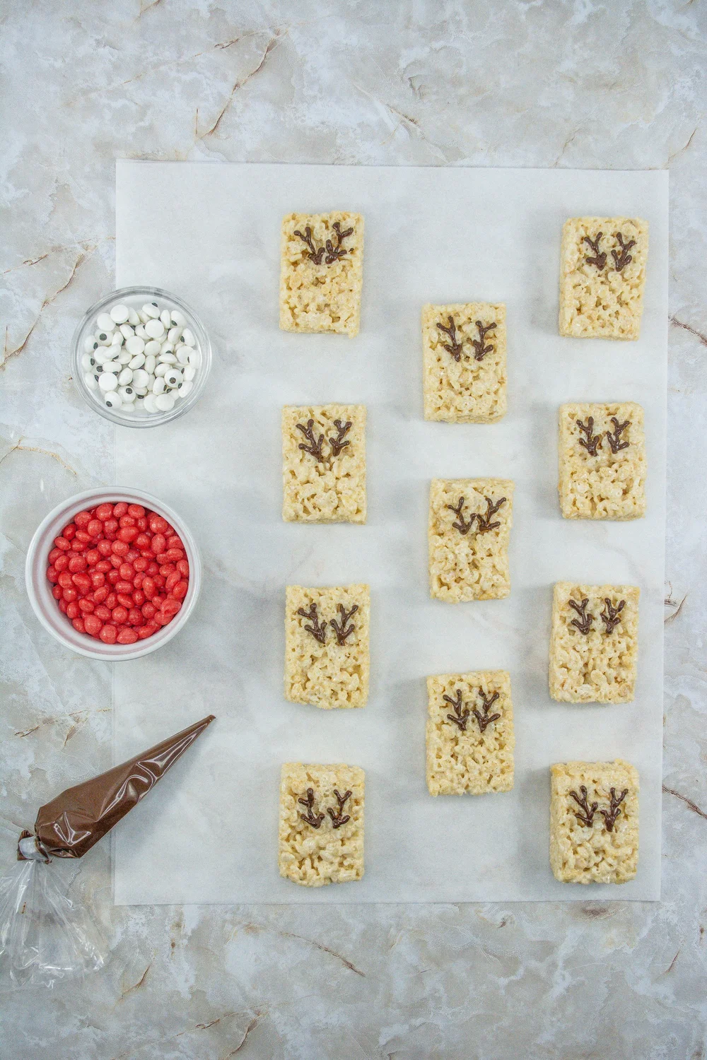 Easy Reindeer Rice Krispie Treats Christmas Recipe — xoxoerinsmith.com