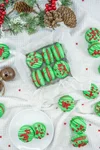 Grinch Inspired Macarons Best Holiday Christmas Recipe — xoxoerinsmith.com