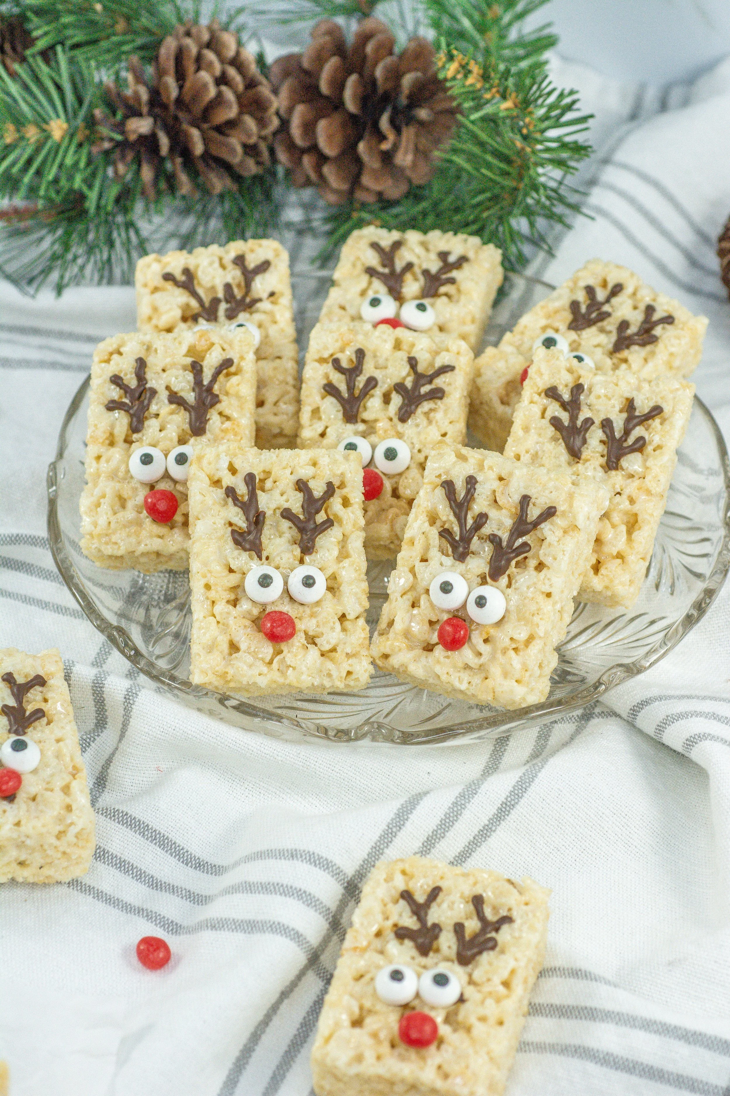 Easy Reindeer Rice Krispie Treats Christmas Recipe — xoxoerinsmith.com
