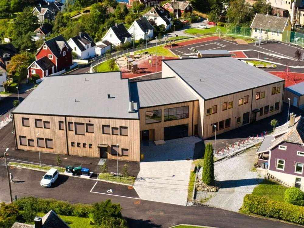 Vaksdal Skole lavtmontert ledesystem