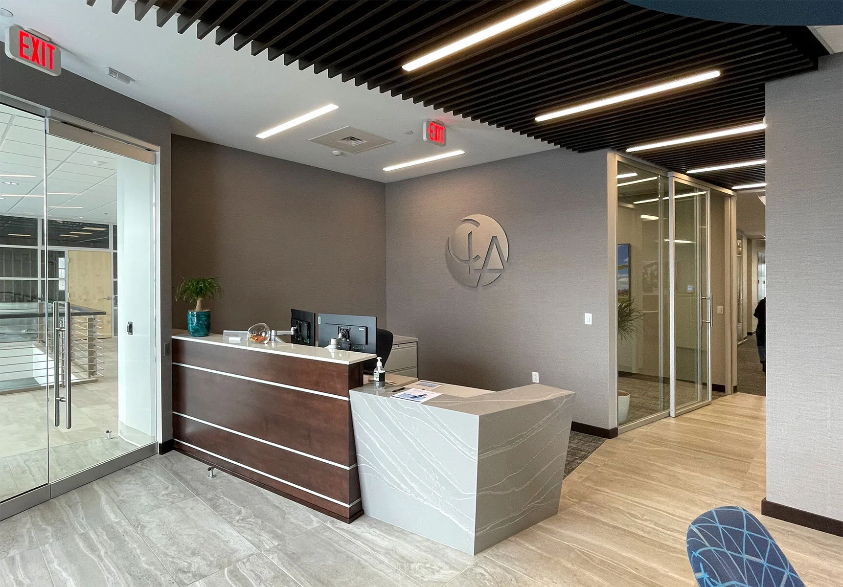 CUSTOM RECEPTION DESKS & CASH WRAPS — MRO Built