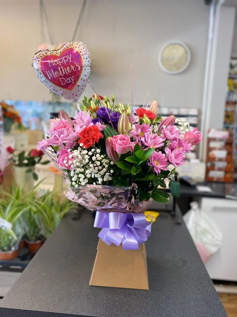 Independent, Bristol florist, offering flowers and floral arrangements ...