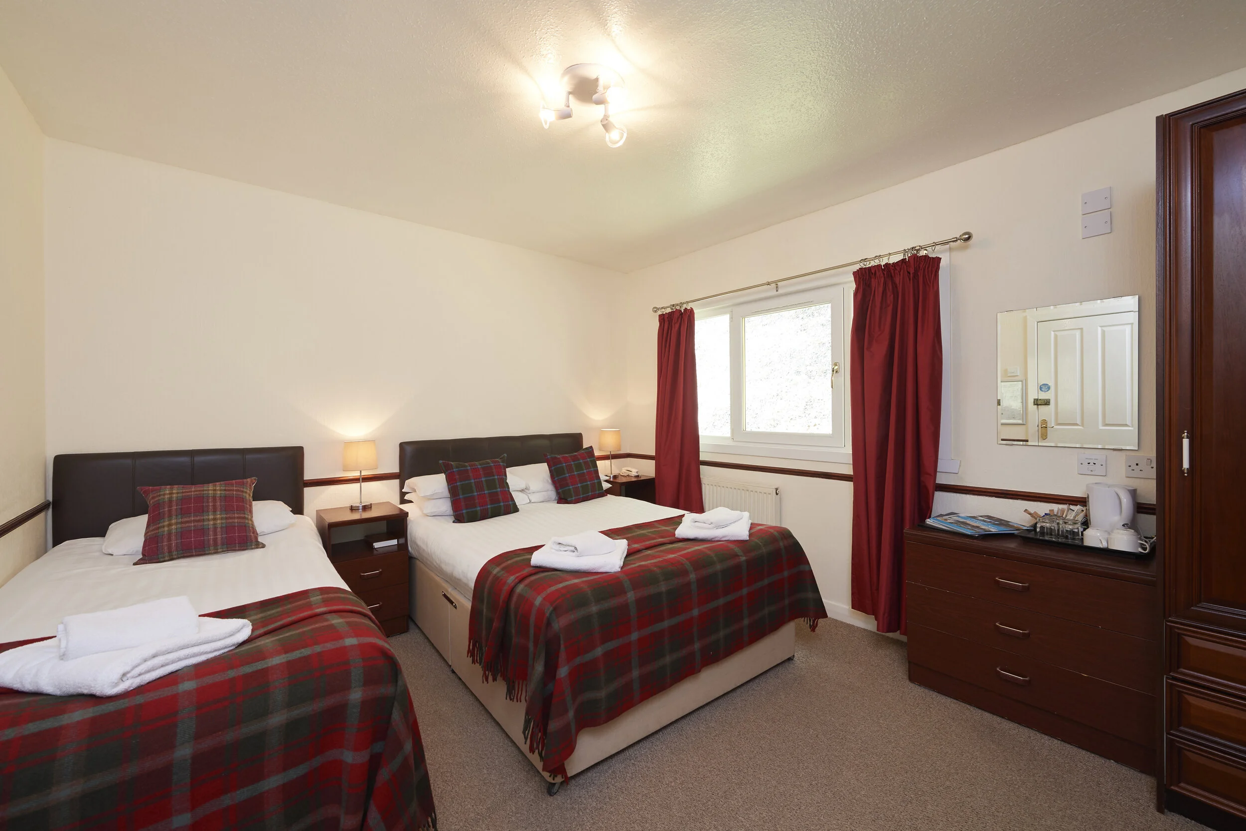 Hotel with Triple Beds Loch Ness | Loch Ness Clansman