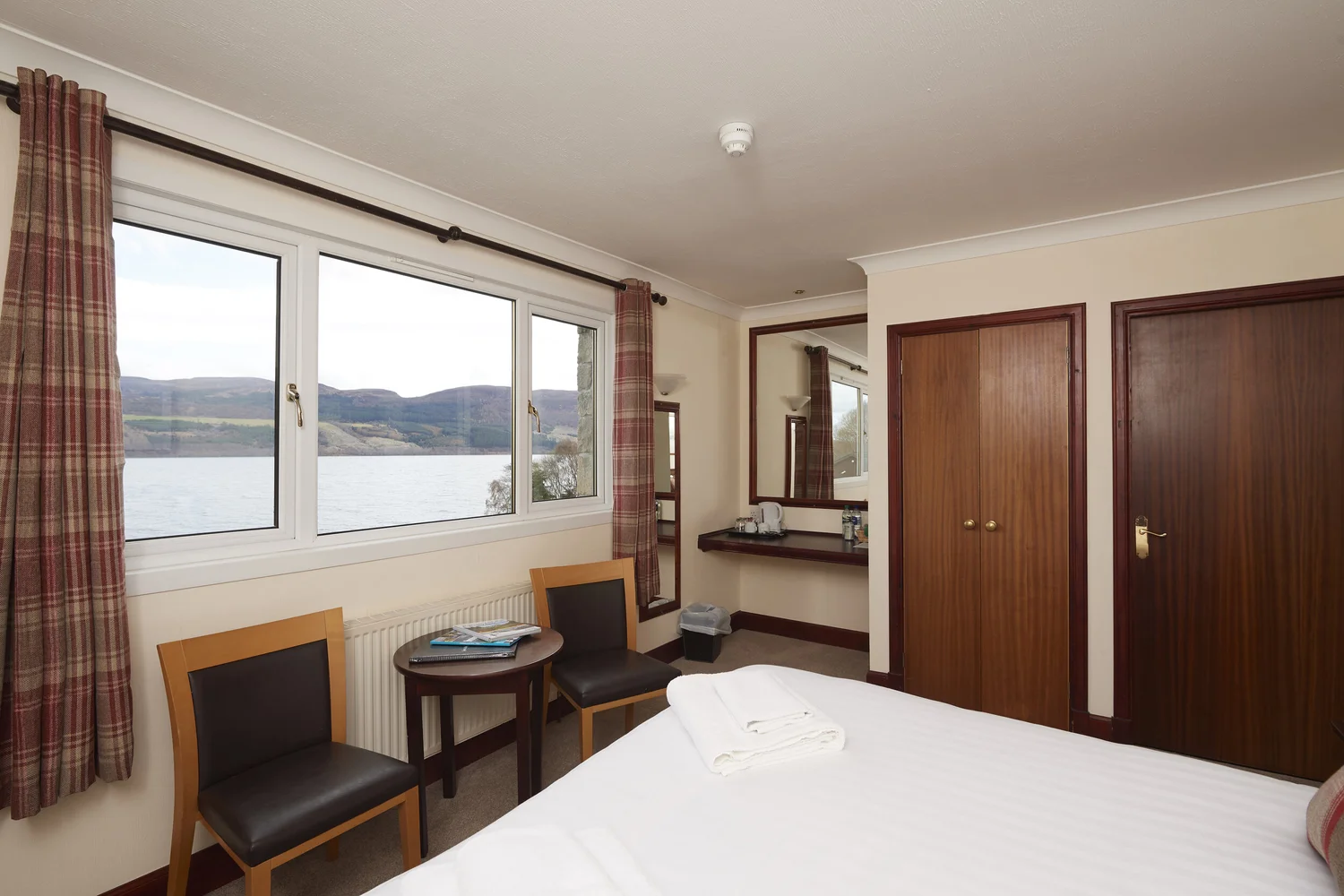 Loch View Double/Twin Rooms | Loch Ness Clansman Hotel