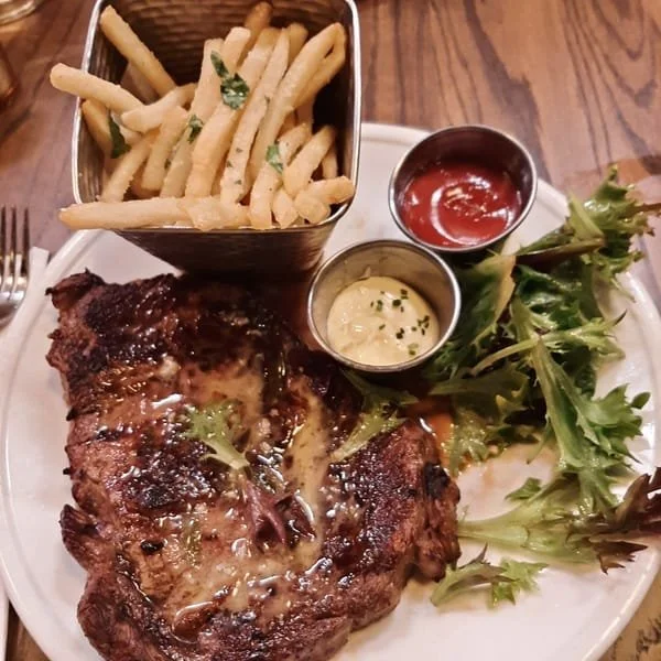 The Linwood Restaurant & Cocktails