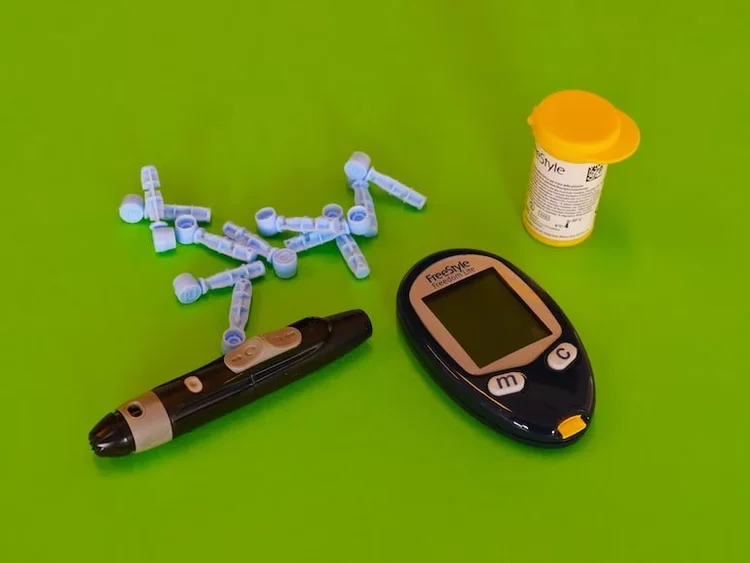 Glucometer Use vs CGM: Which one is right for you? | NOVI Health