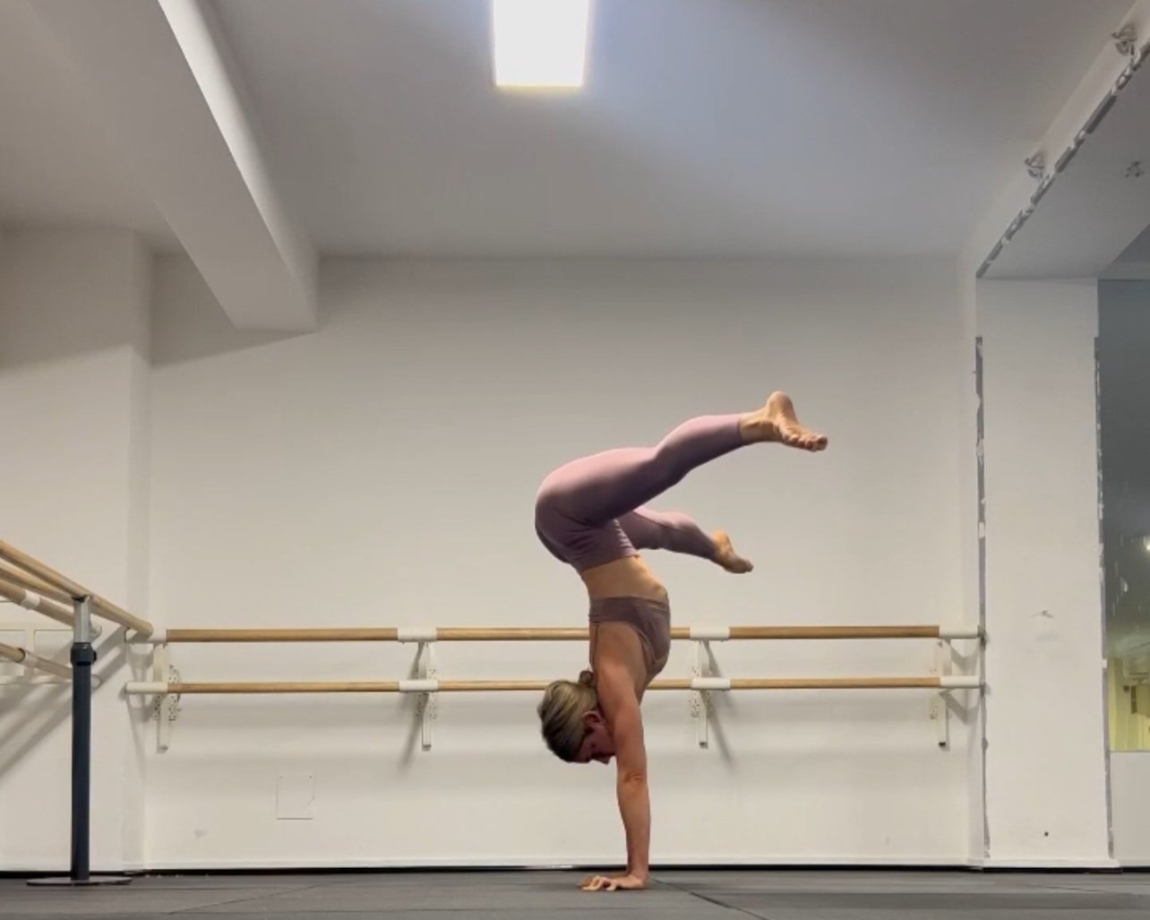 Handstand Program — DANIELLE BARKER YOGA Handstand Program — DANIELLE BARKER YOGA