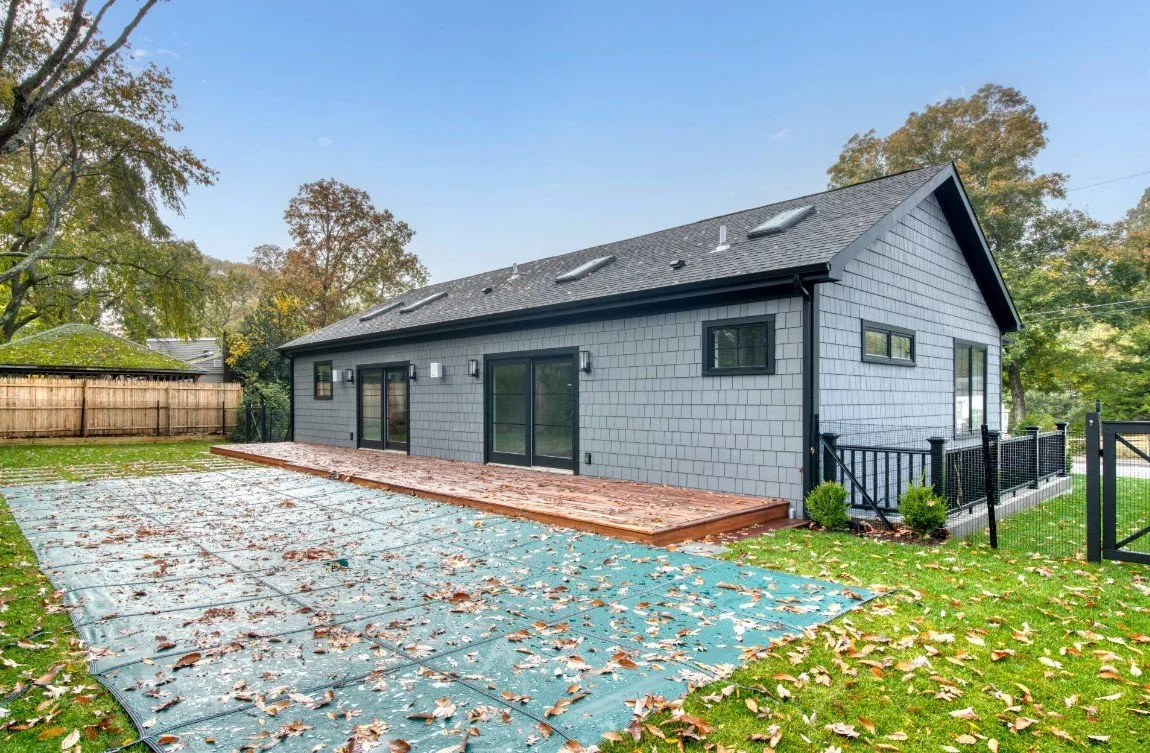 Custom Modular Ranch with Vaulted Ceilings and Open Floor Plan Hamptons ...