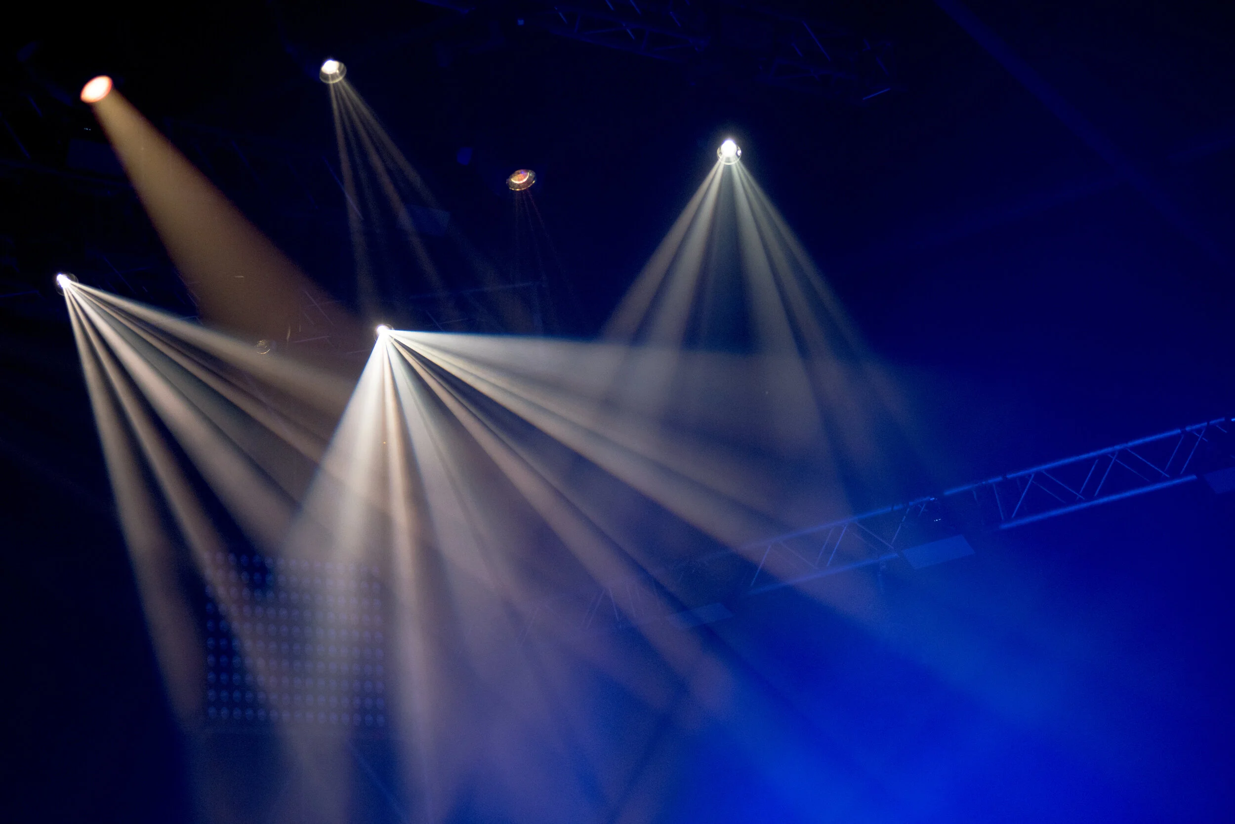 Stage lighting design through the ages - metallasopa