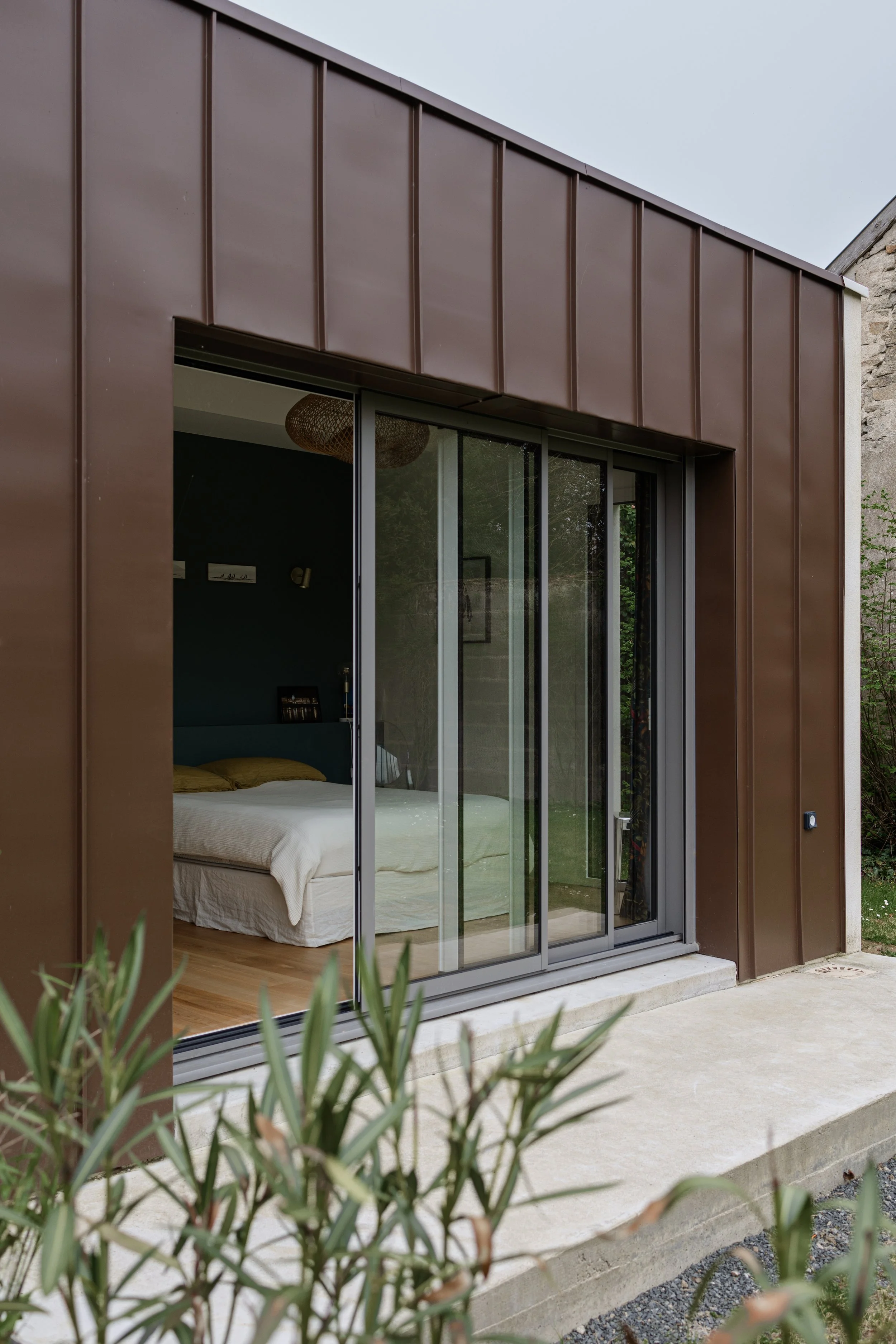 Petite extension en zinc brun — tipi architects