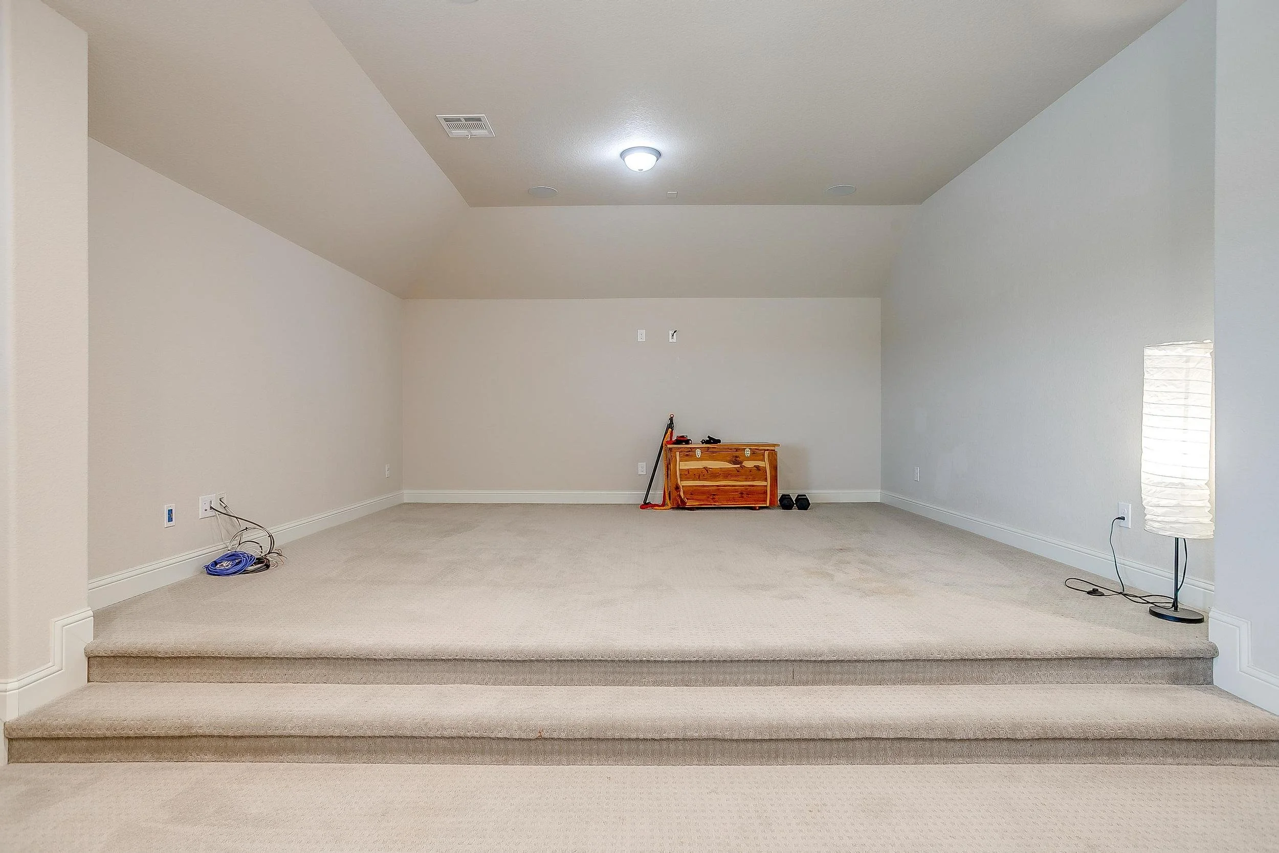 2906 CHAMBLEY LN - PHOTO GALLERY — The Ashton Agency