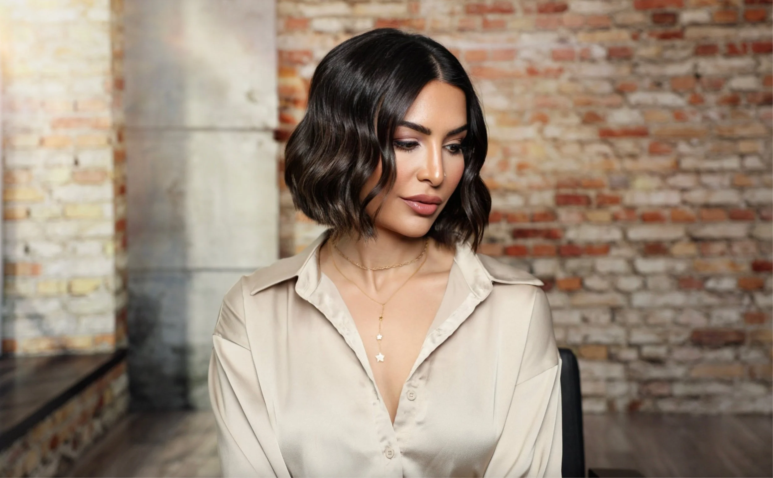 How to Wave Short Hair with a Straightener | EASY Beach Waves! — Glam ...