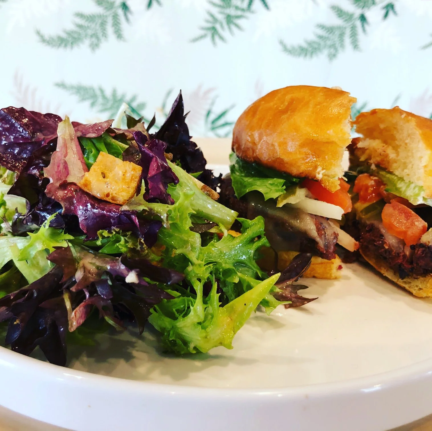 THE LOCUST TABLE - POWELL NEIGHBORHOOD CAFE