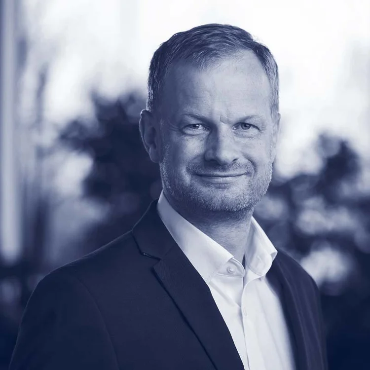 Michael Earnshaw - Alumni Global