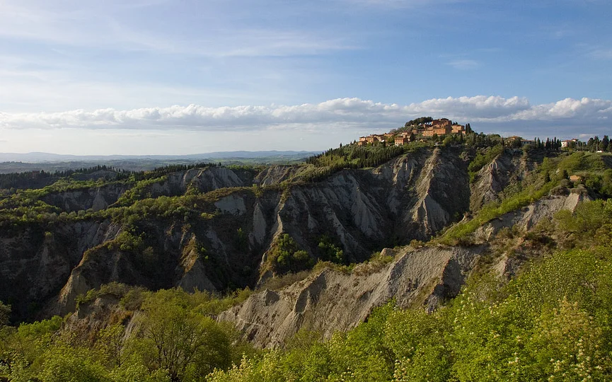 A scenic driving loop through the Crete Senesi in the countryside ...