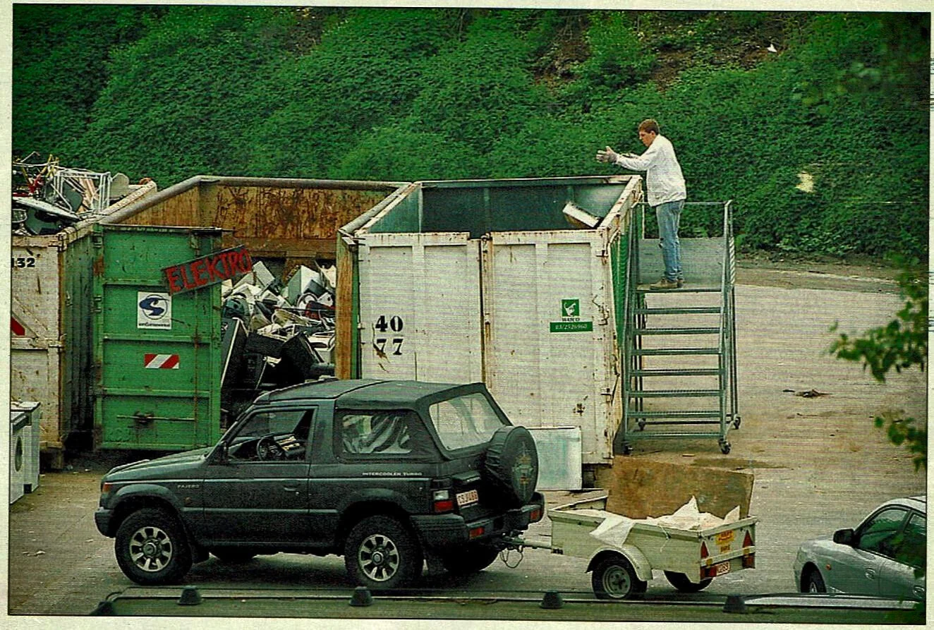 Verhalen uit het containerpark (2) — Jan Hertoghs / Just a streetview