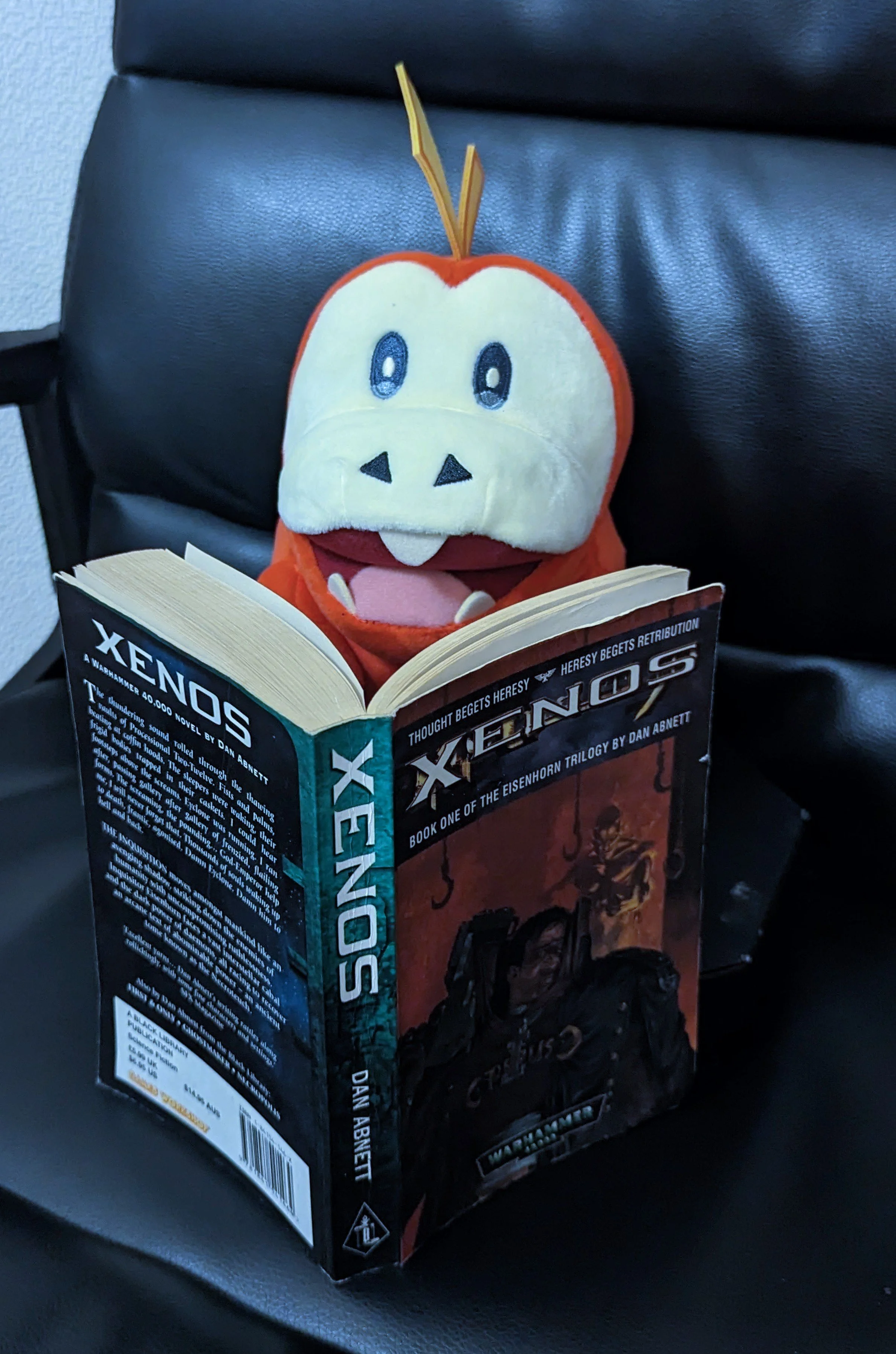 Xenos (The Eisenhorn Trilogy, Book 1) — Jou Montfort