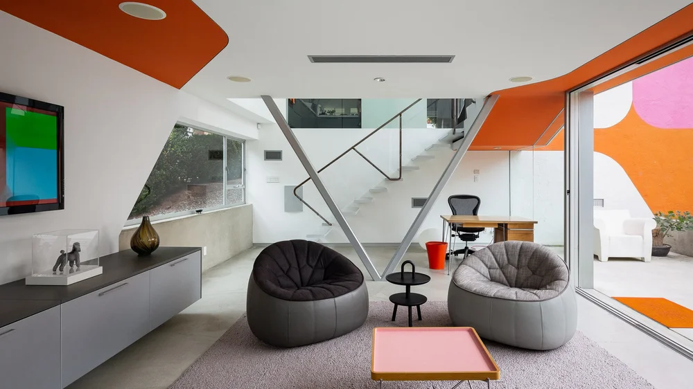 Contact 1 — Alan-Voo House