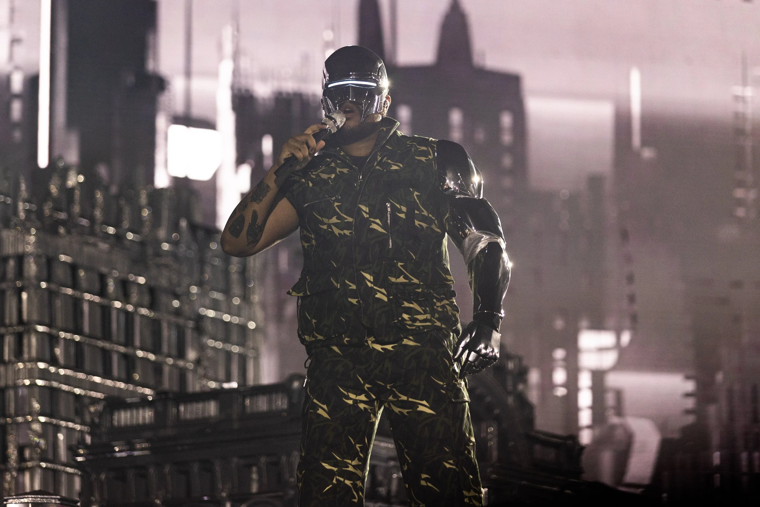 Dos lunas brillaron sobre la noche para recibir a The Weeknd en ...