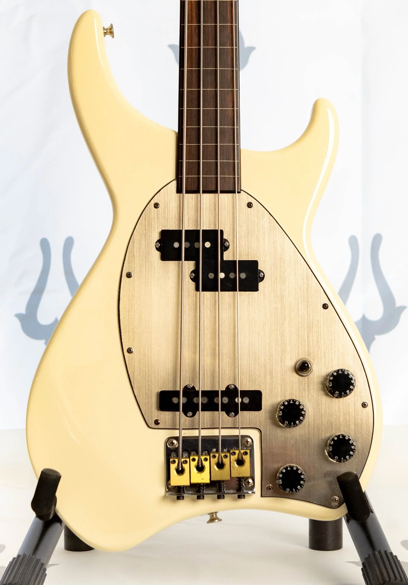 SAVAGE SERIES Basses - Savage & Berserker models. Bolt-on neck fretted ...