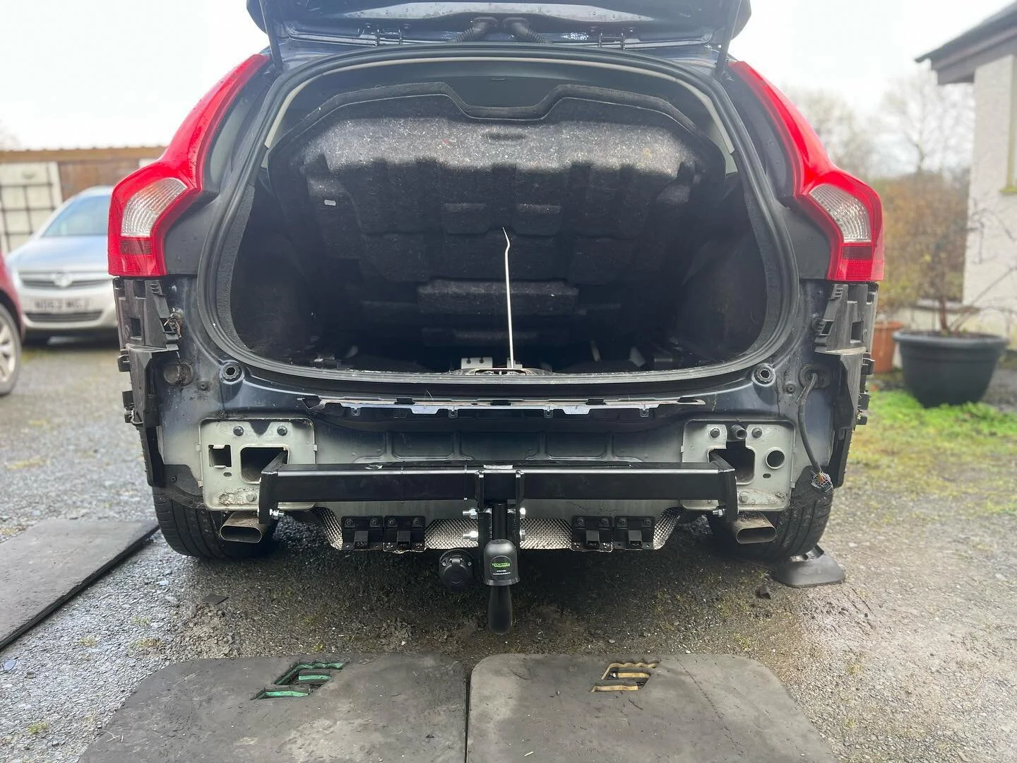 Hitch & Tow Limited | Mobile Towbar fitting & Installation.