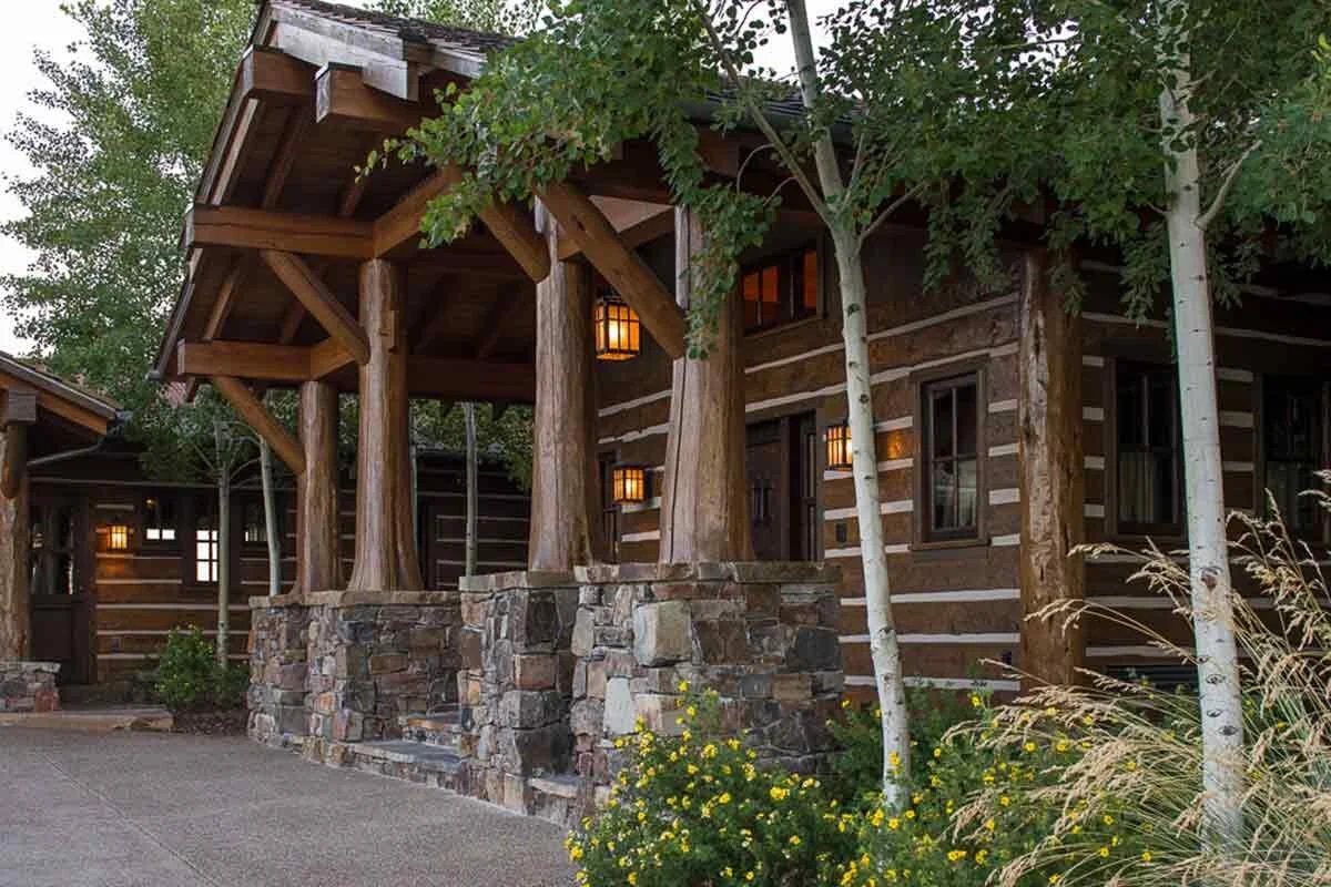 Pioneer Log Cabin & Timber Homes | Victor Montana | Log Home Manufacturer