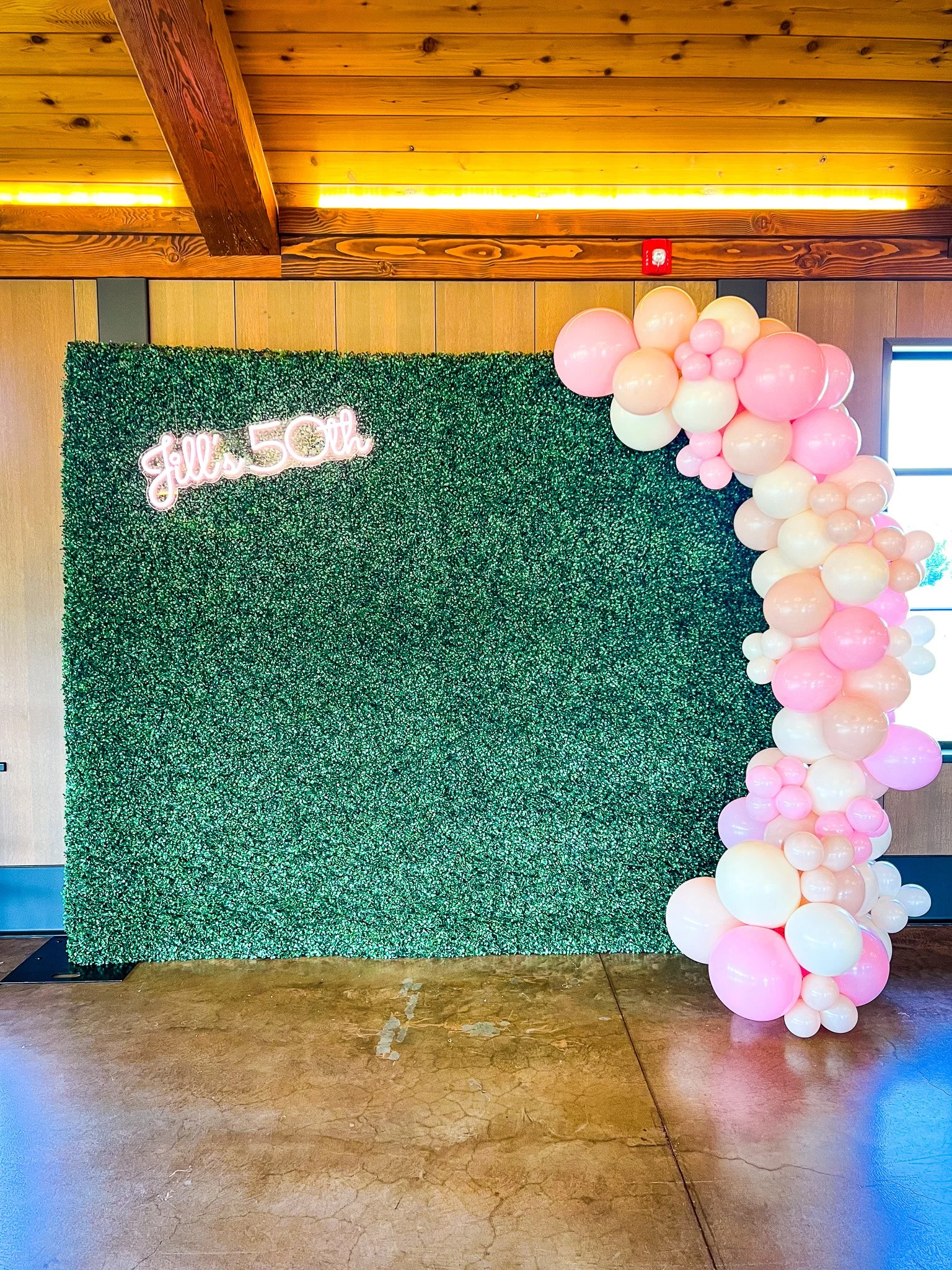 Luxury Balloon Garlands, Towers, and Arches for Parties & Events ...