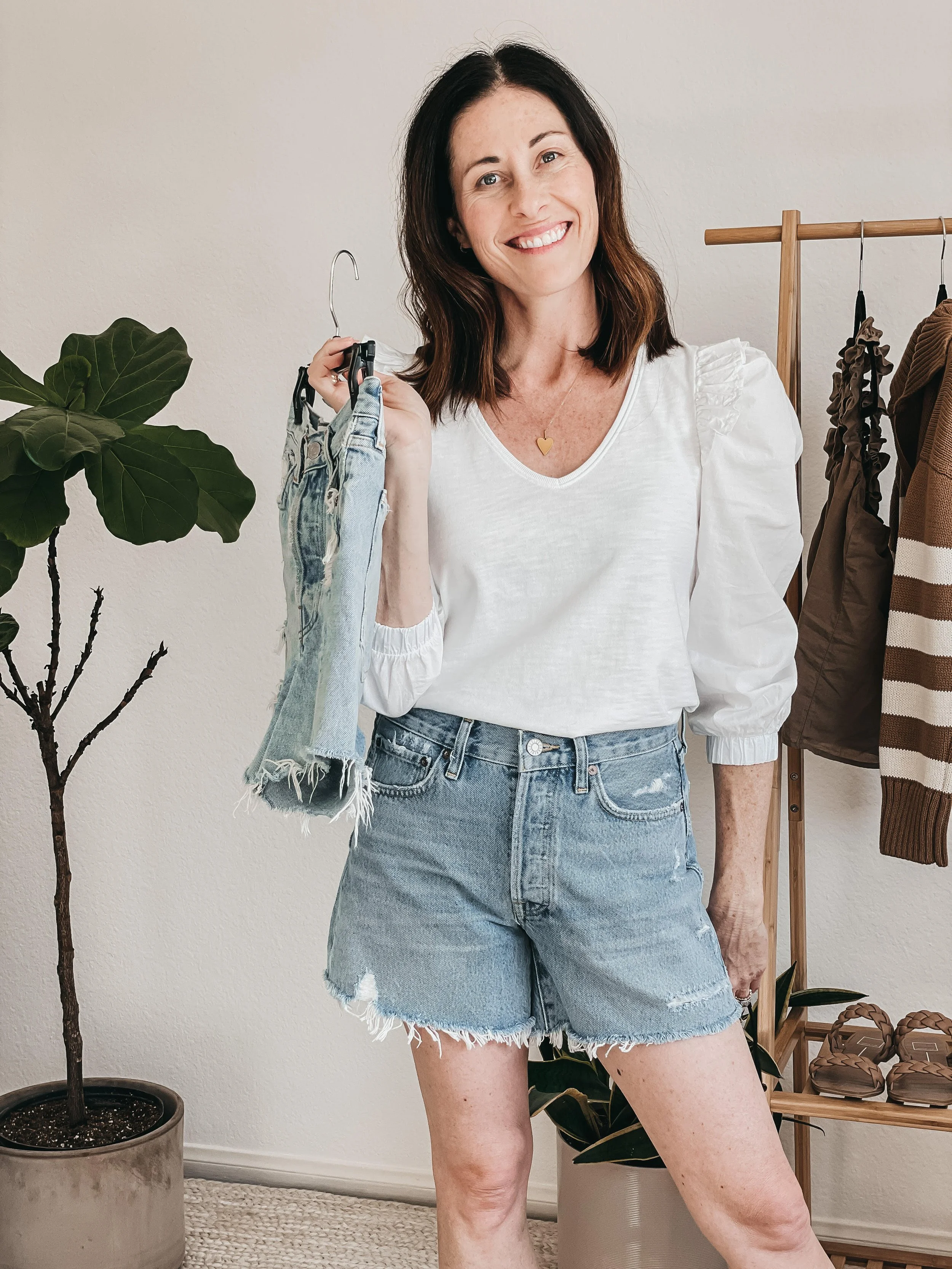 How to Find the Right Denim Shorts + 3 Easy Weekend Looks in Denim ...